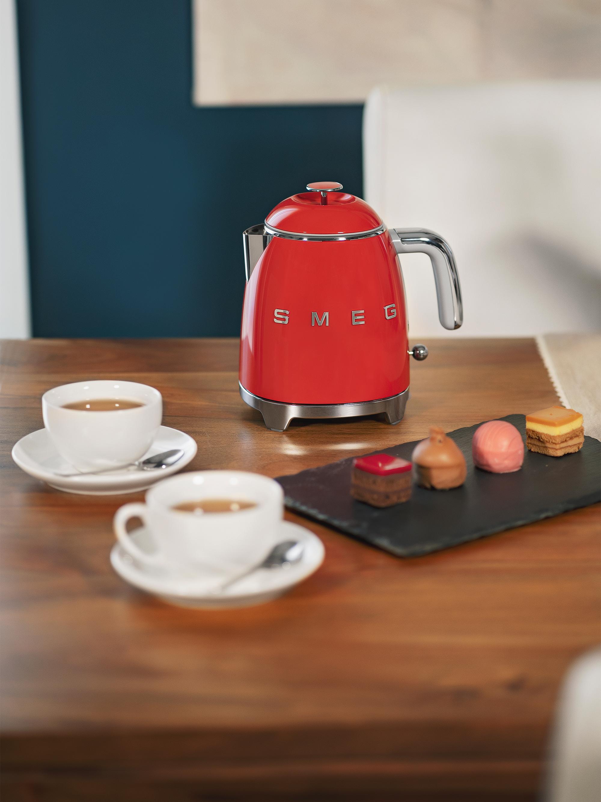 Shop Smeg Retro Mini Kettle | Saks Fifth Avenue