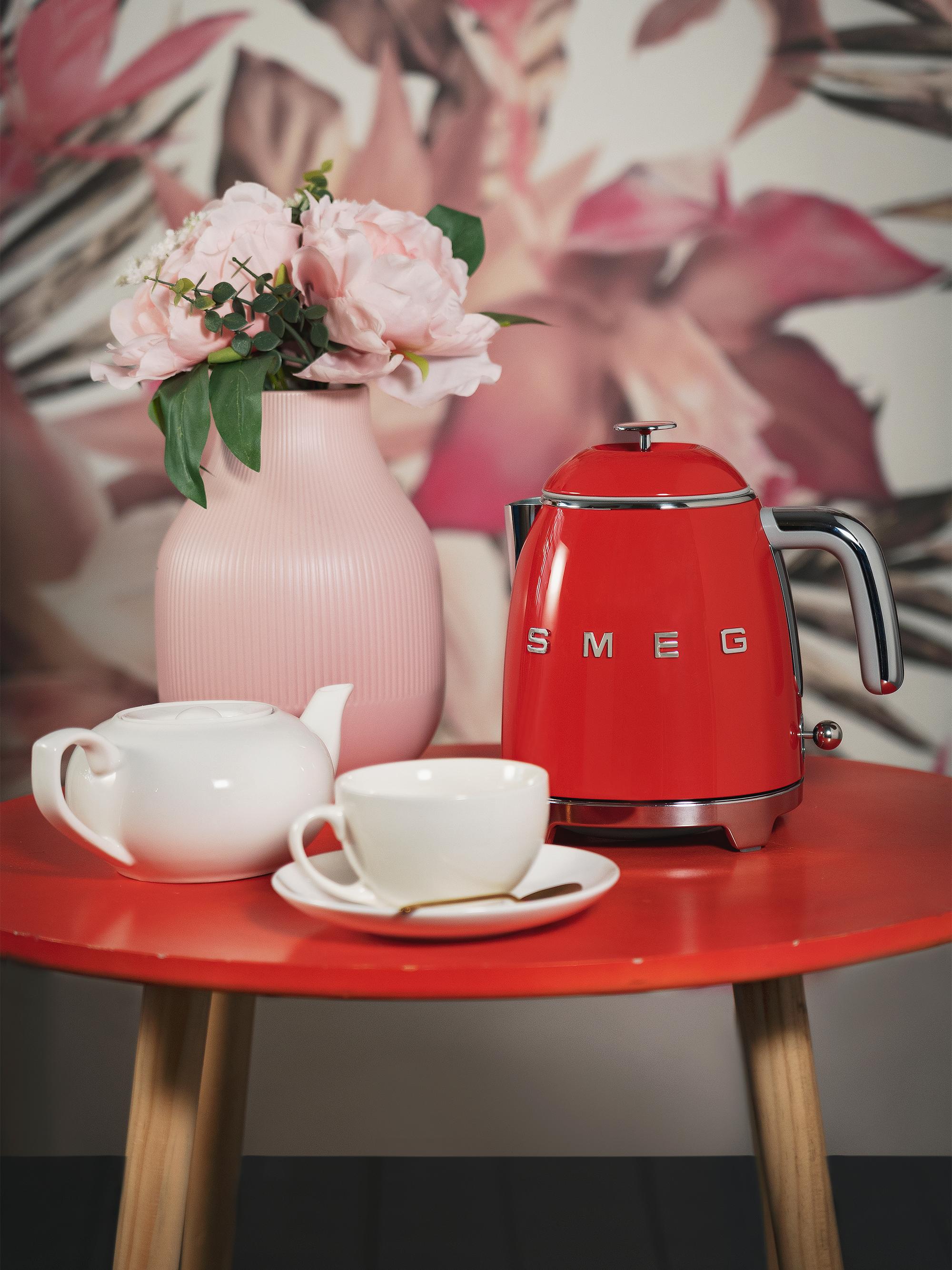 Shop Smeg Retro Mini Kettle | Saks Fifth Avenue